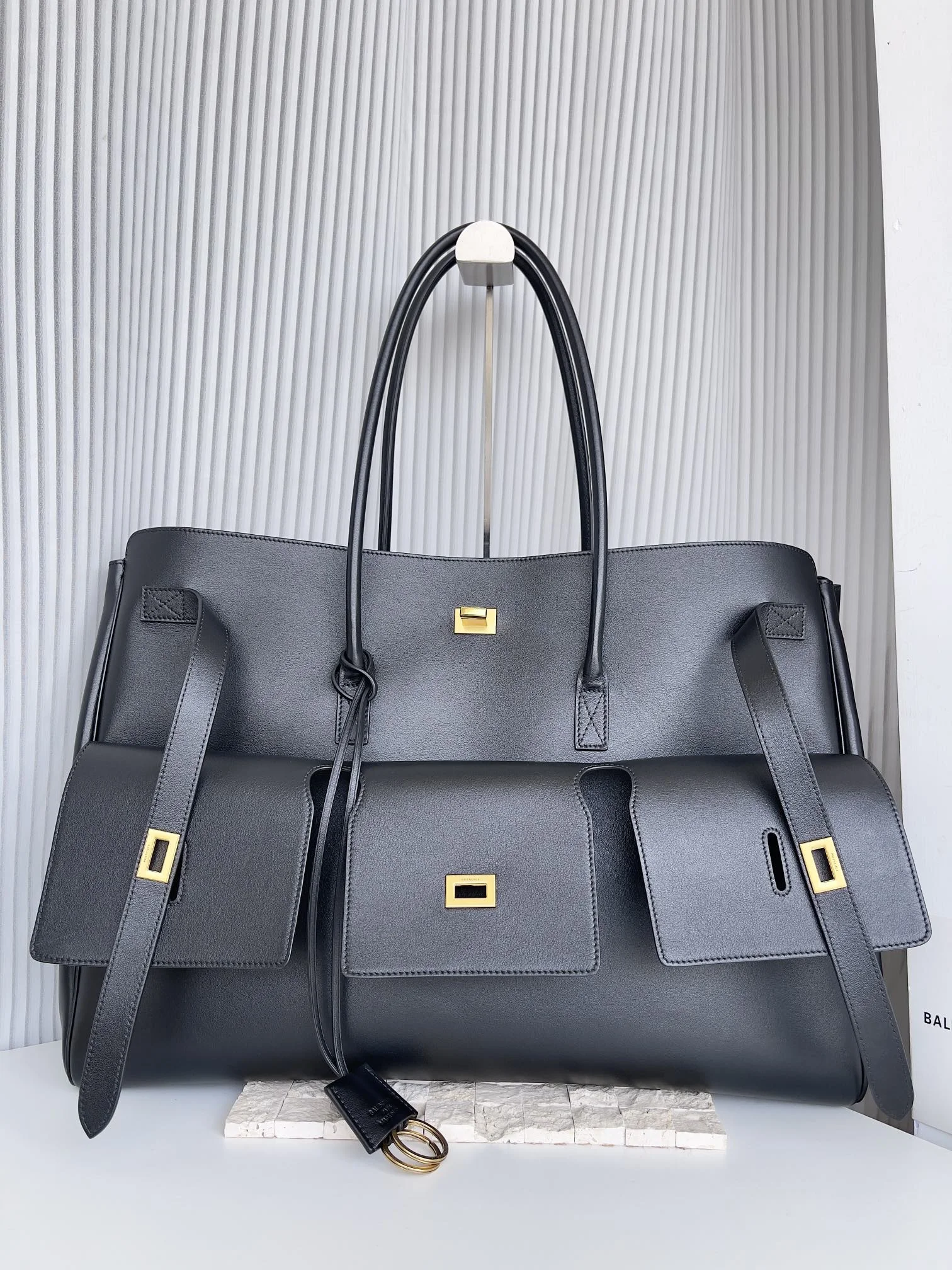 Balenciaga Air Large Handbag - 51.8x61.9x23.8 cm C3000