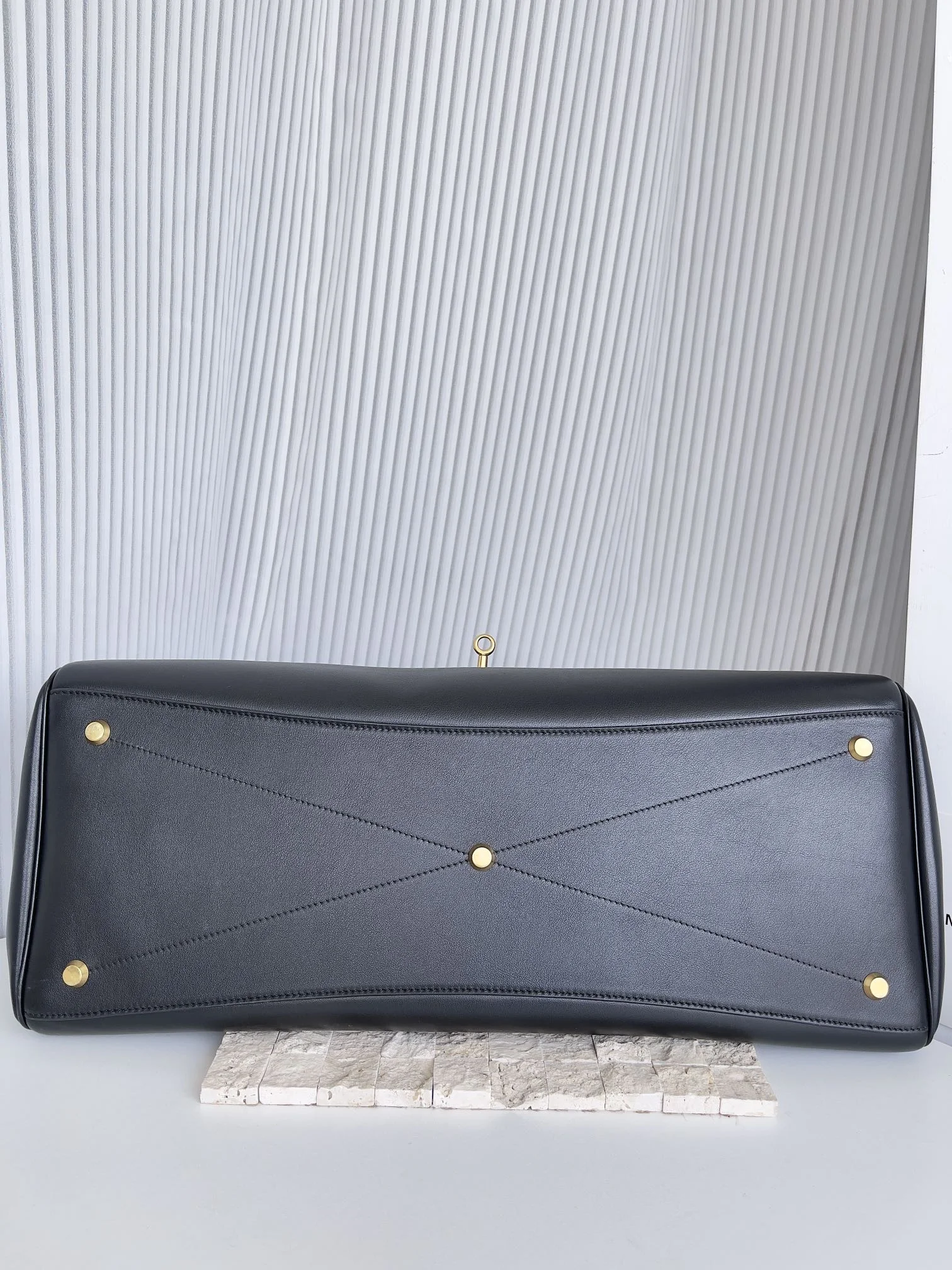 Budget-friendly Balenciaga Air Large Handbag - 51.8x61.9x23.8 cm C3000