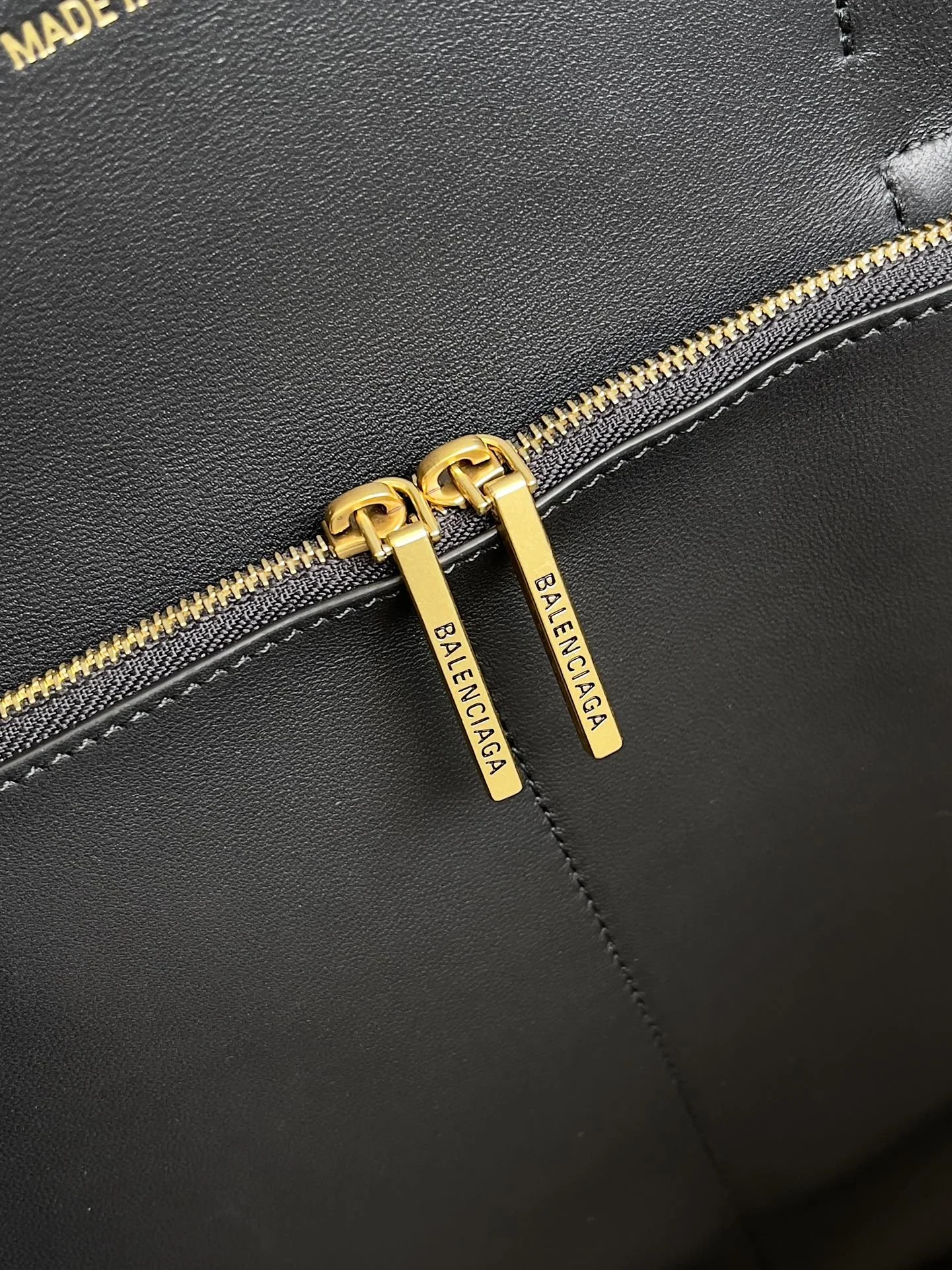Budget-friendly Balenciaga Air Large Handbag - 51.8x61.9x23.8 cm C3000
