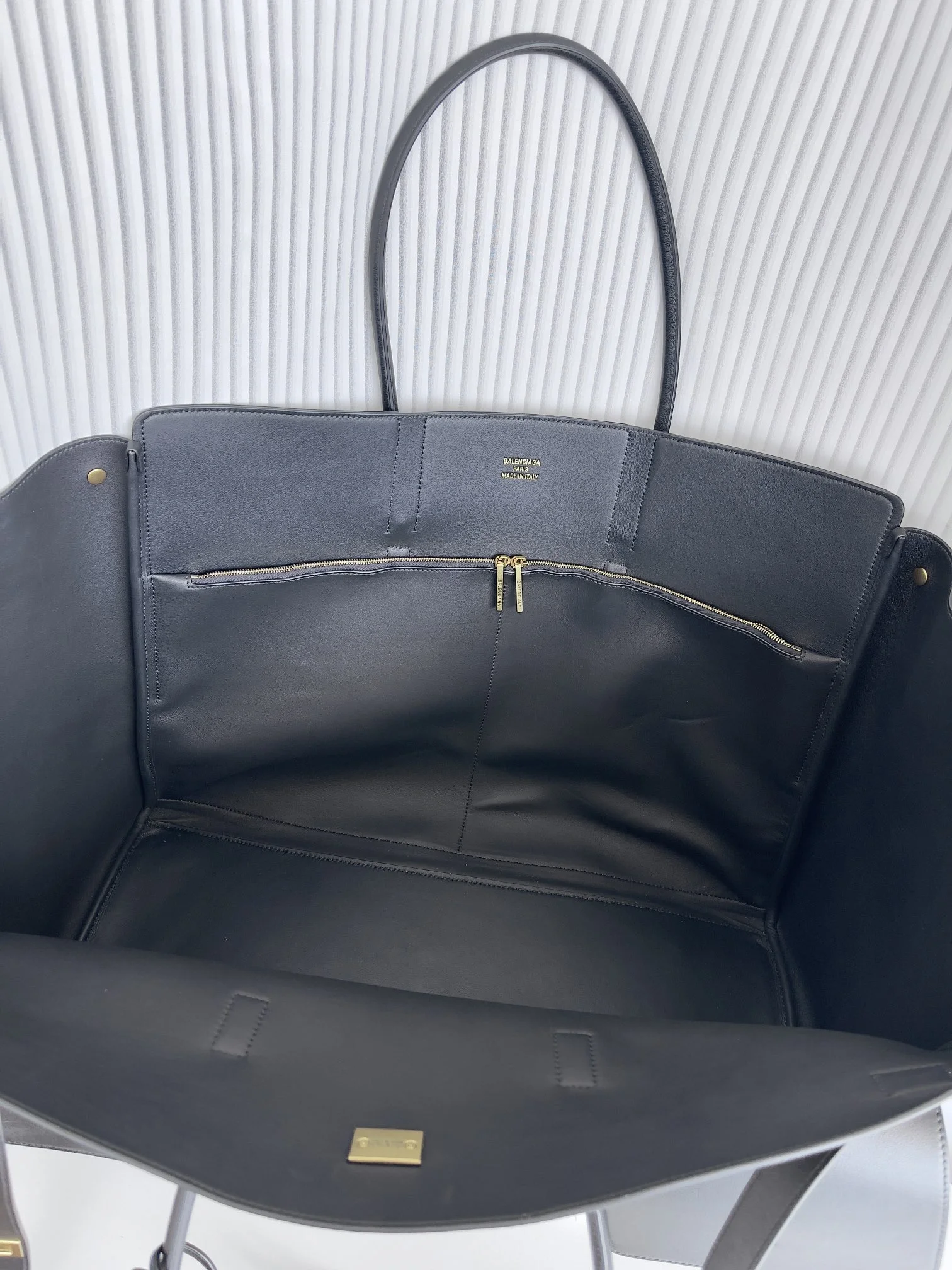Budget-friendly Balenciaga Air Large Handbag - 51.8x61.9x23.8 cm C3000