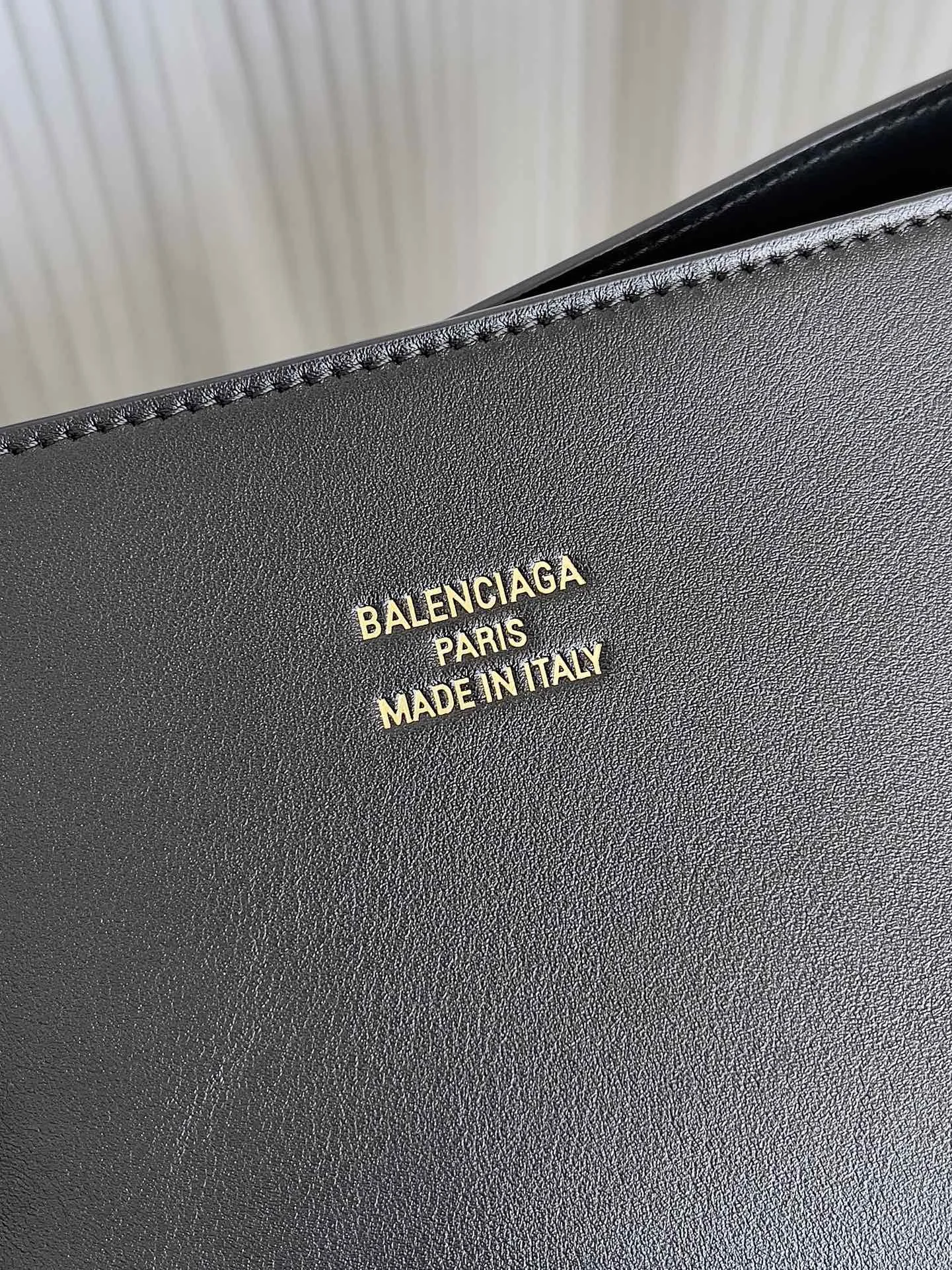 Budget-friendly Balenciaga Air Large Handbag - 51.8x61.9x23.8 cm C3000