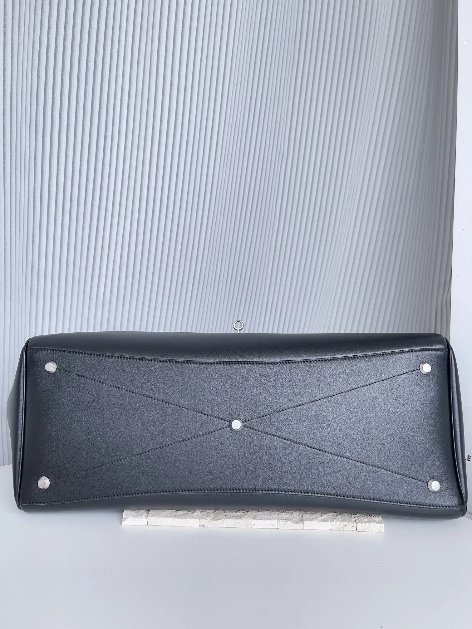 Bargain Balenciaga Air Large Tote Bag - 51.8 x 61.9 x 23.8 cm