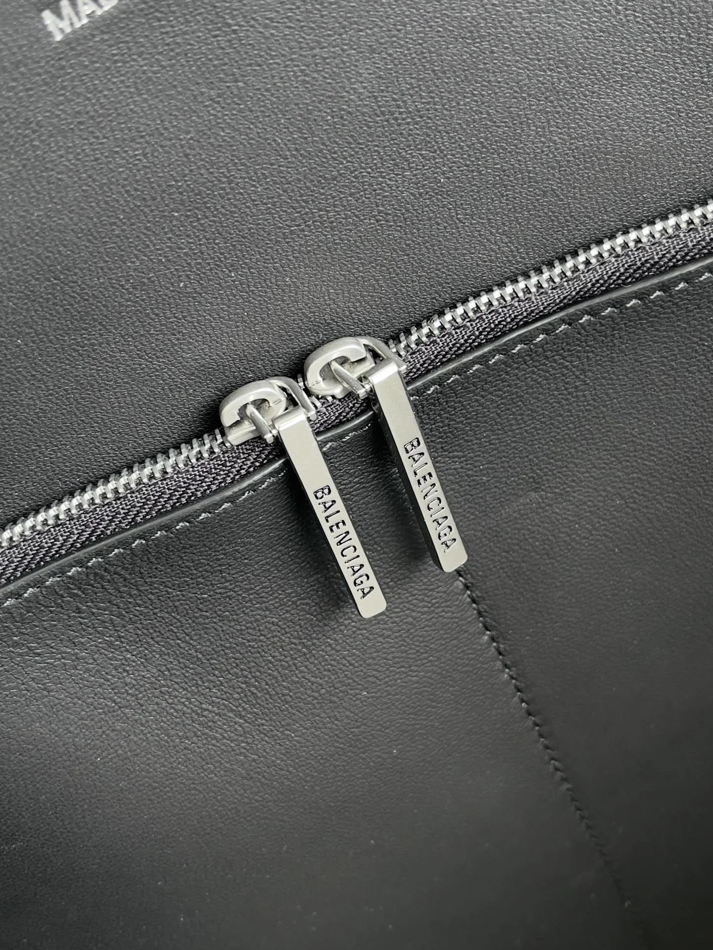 Bargain Balenciaga Air Large Tote Bag - 51.8 x 61.9 x 23.8 cm