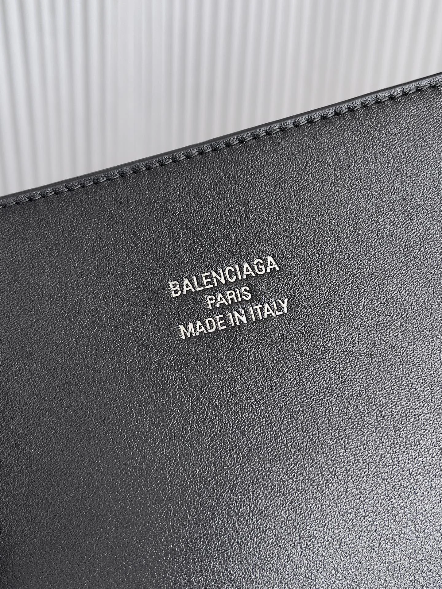 Bargain Balenciaga Air Large Tote Bag - 51.8 x 61.9 x 23.8 cm