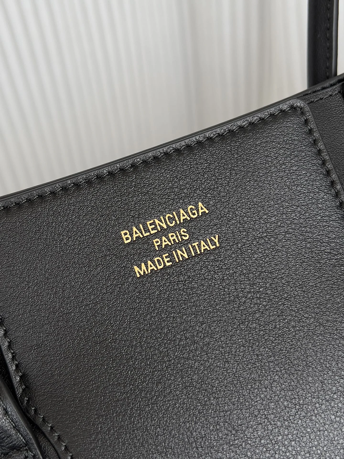 Top match Balenciaga Air Messenger Bag - Compact Urban Style 35.9x28.9x16 cm