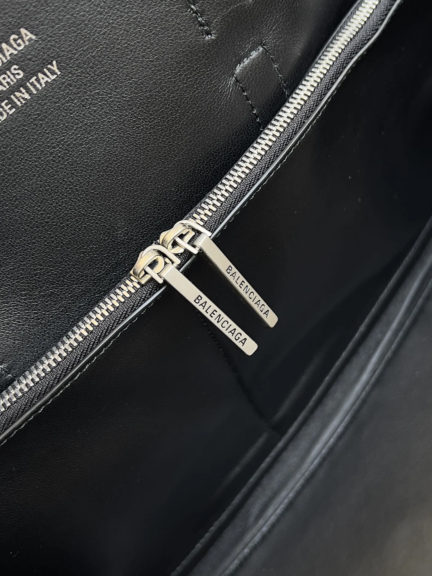 Affordable Balenciaga Air Messenger Bag - Size 35.9x28.9x16 cm C1780
