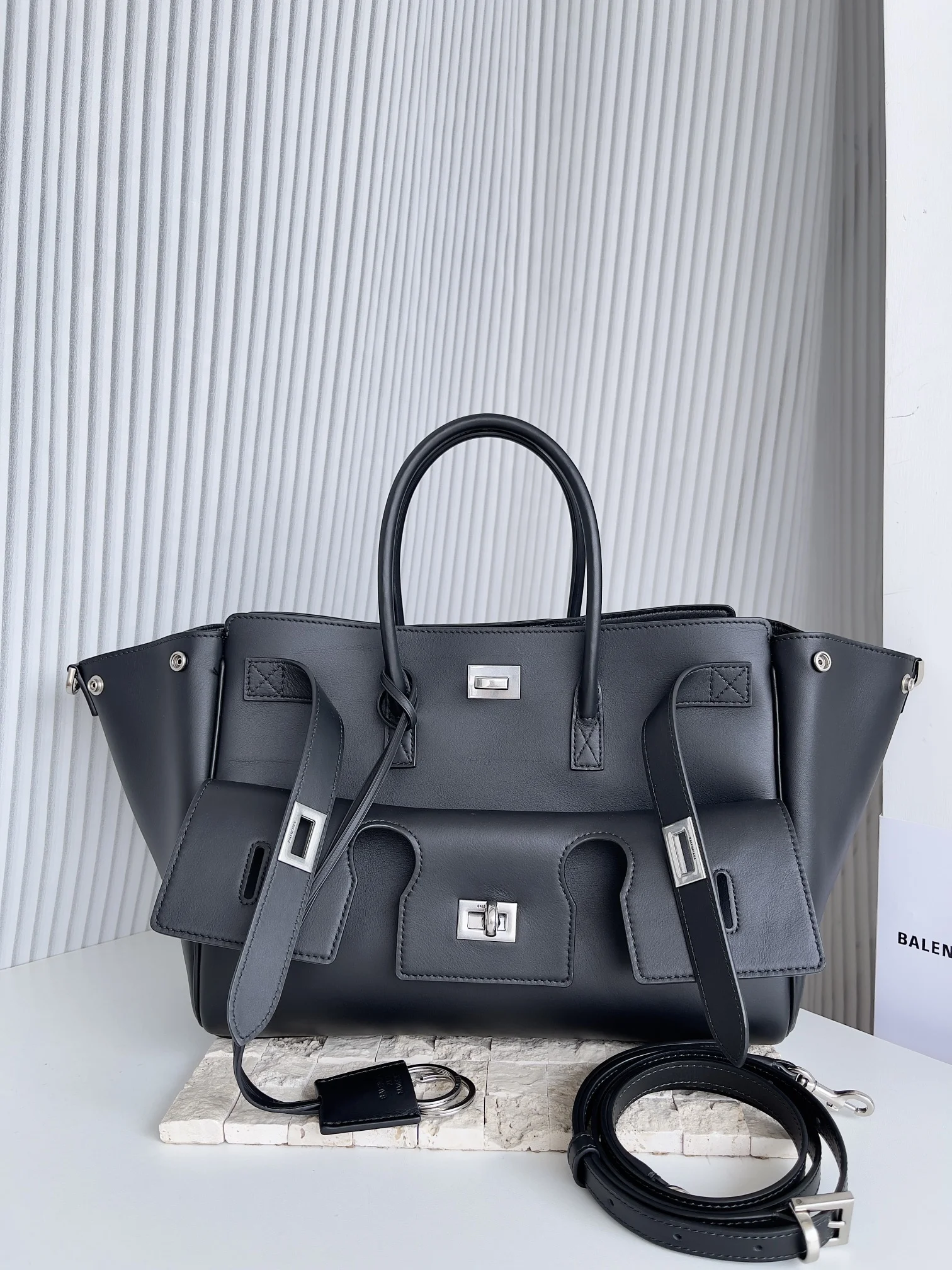 Balenciaga Air Trumpet Bag - 30x20.5x12 cm Elegant Design