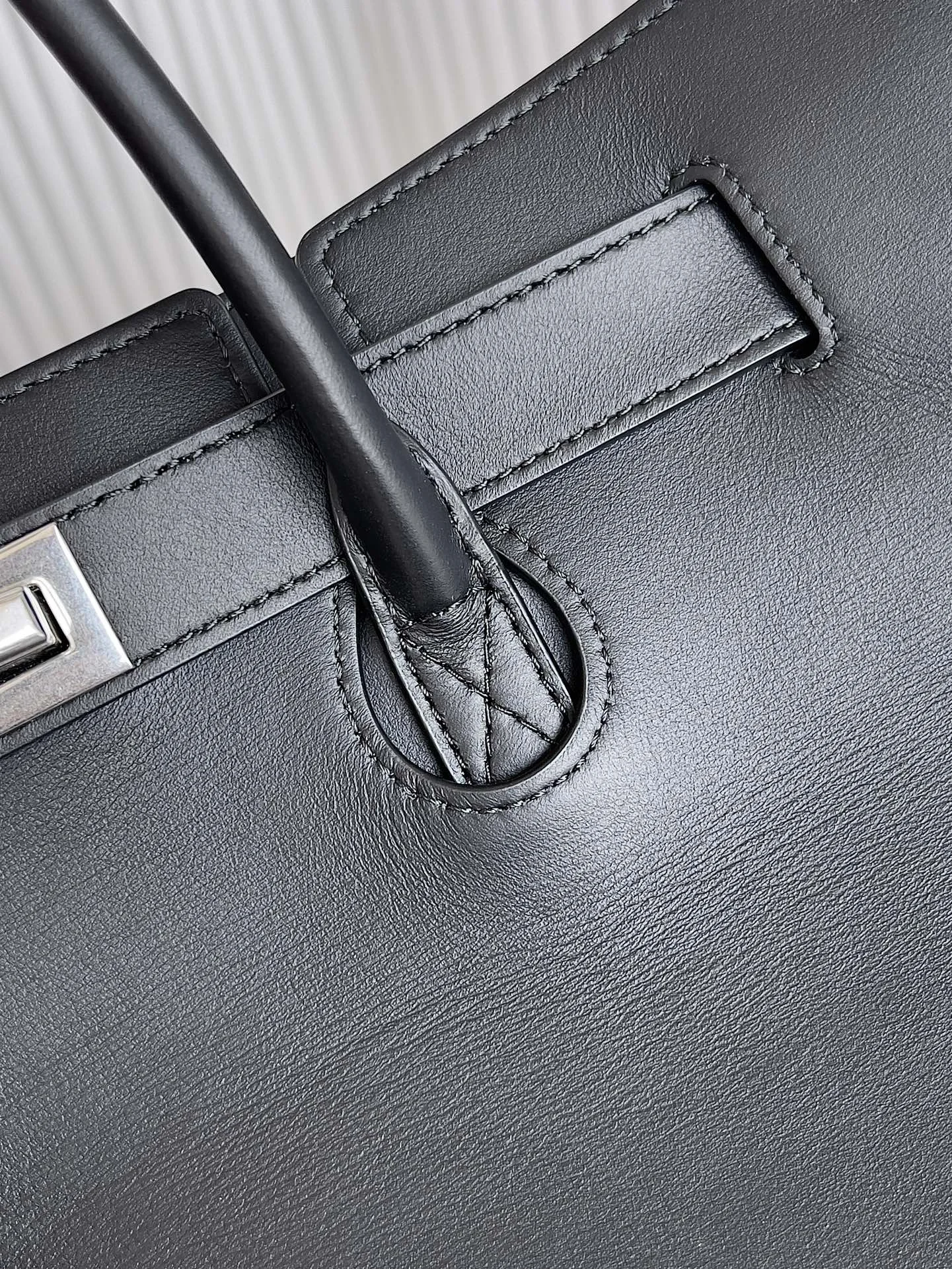 Official Balenciaga Air Trumpet Bag - 30x20.5x12 cm Elegant Design