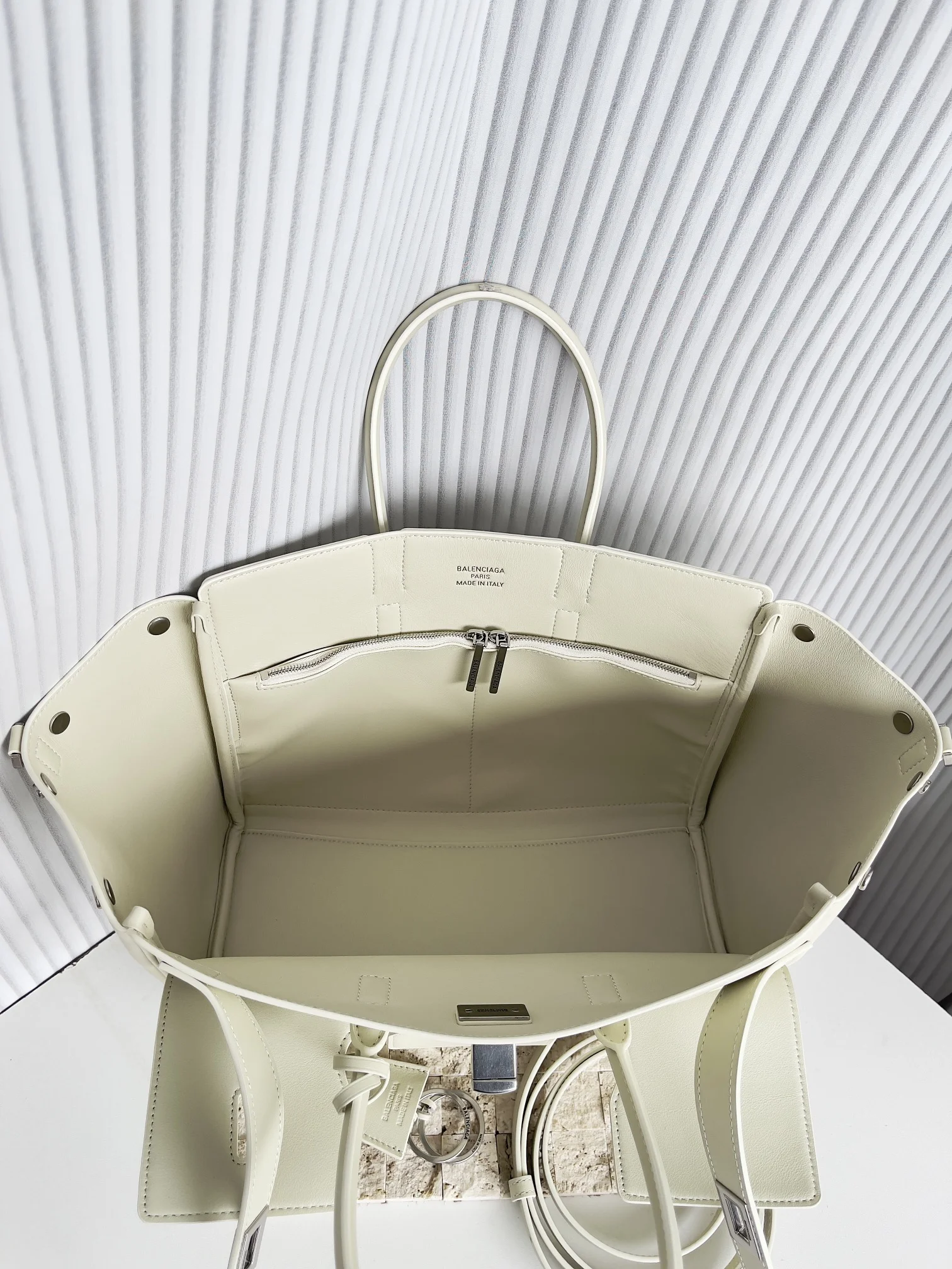 Factory-made Balenciaga Air Trumpet Bag - Compact Luxury Satchel 30x20.5 cm