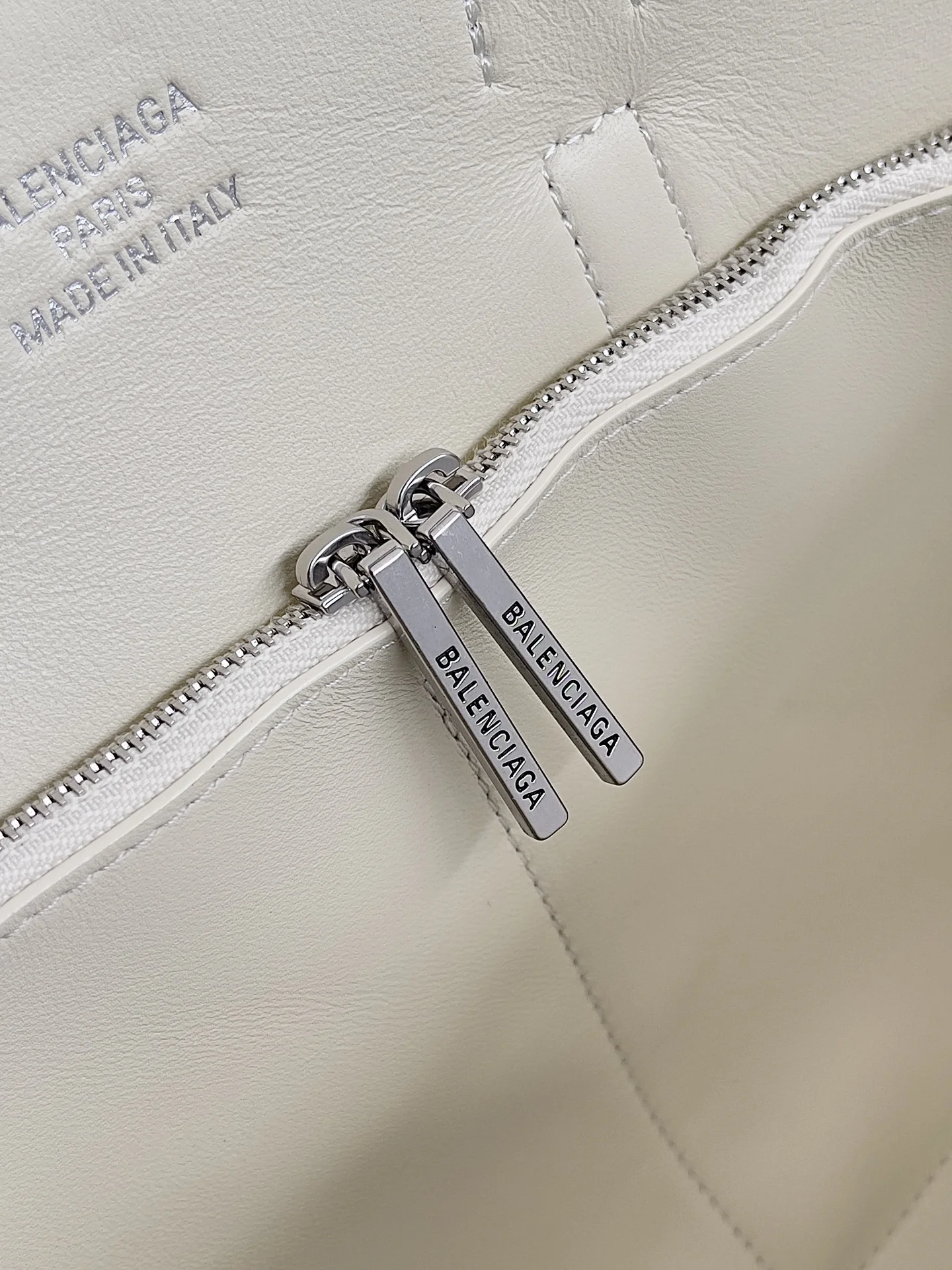 Factory-made Balenciaga Air Trumpet Bag - Compact Luxury Satchel 30x20.5 cm