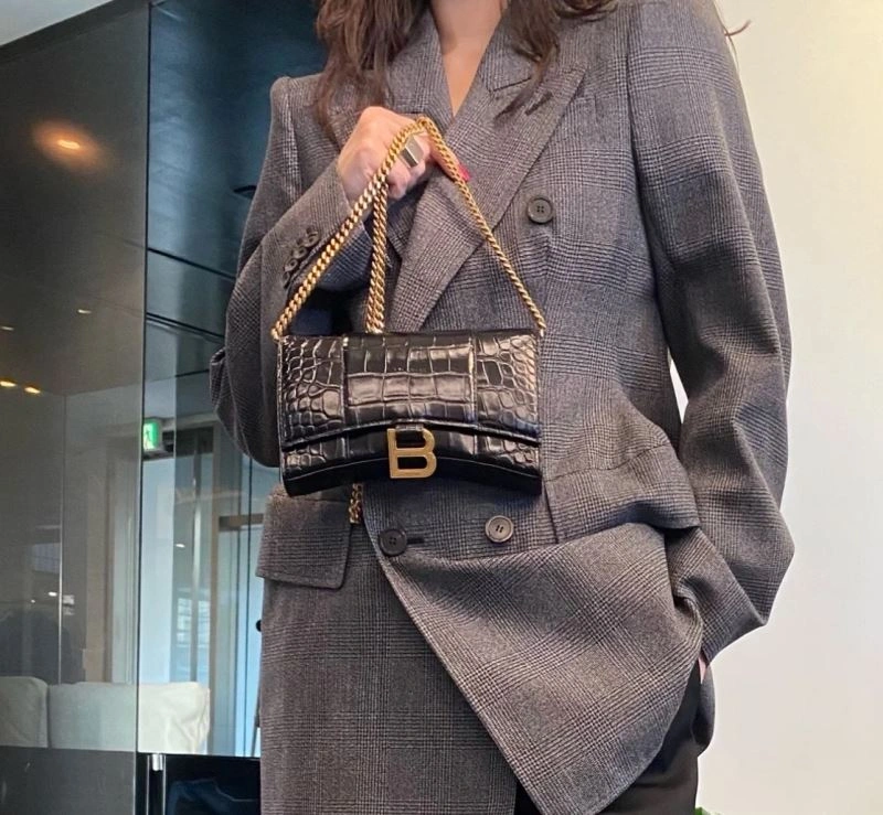 Affordable Balenciaga Chic Hourglass Crocodile Chain Bag - Versatile Elegance