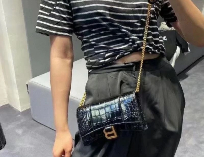 Affordable Balenciaga Chic Hourglass Crocodile Chain Bag - Versatile Elegance