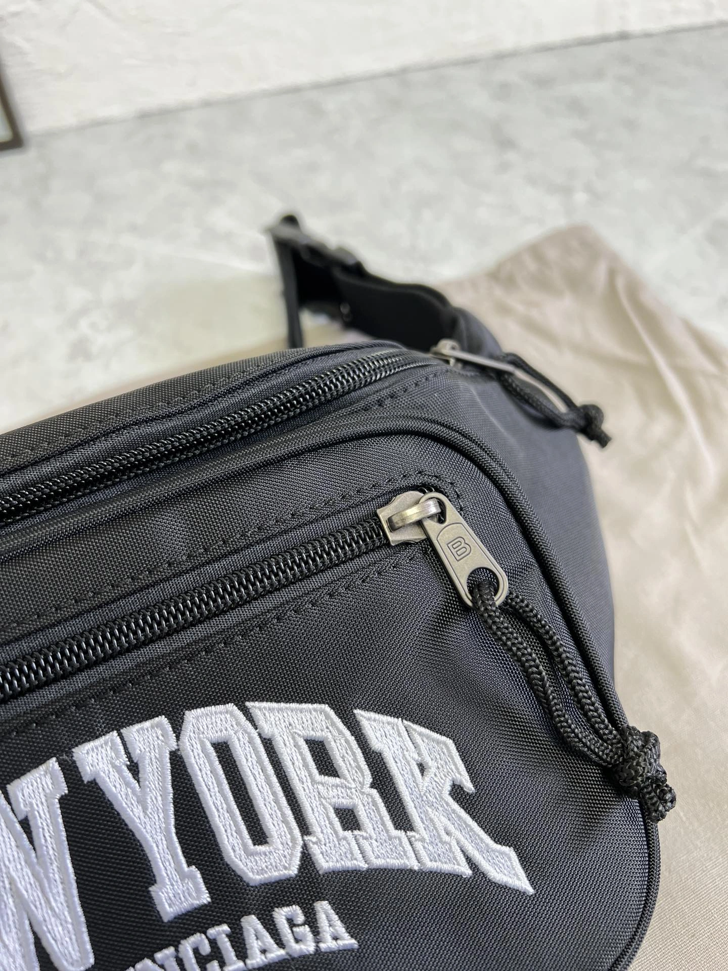 Bargain Balenciaga City Series Paris Explorer Waist Bag - Black Unisex