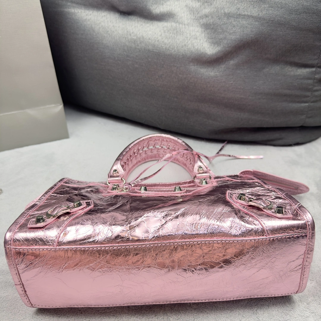 Value-priced Balenciaga Classic Series Medium Motorcycle Bag - Streamlined Elegance