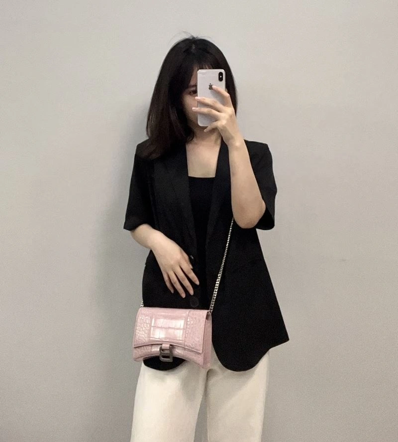 Top mirror Balenciaga Crocodile Bean Paste Pink Hourglass Chain Bag with Silver Buckle