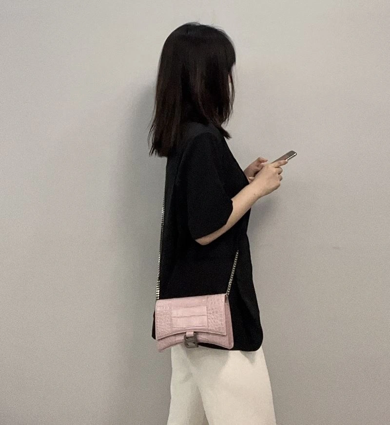 Top mirror Balenciaga Crocodile Bean Paste Pink Hourglass Chain Bag with Silver Buckle
