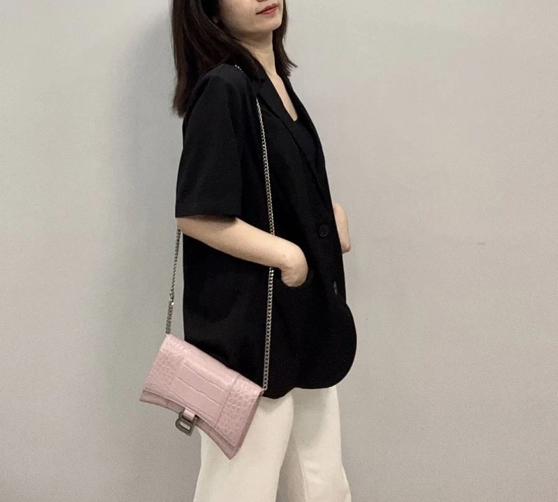 Top mirror Balenciaga Crocodile Bean Paste Pink Hourglass Chain Bag with Silver Buckle