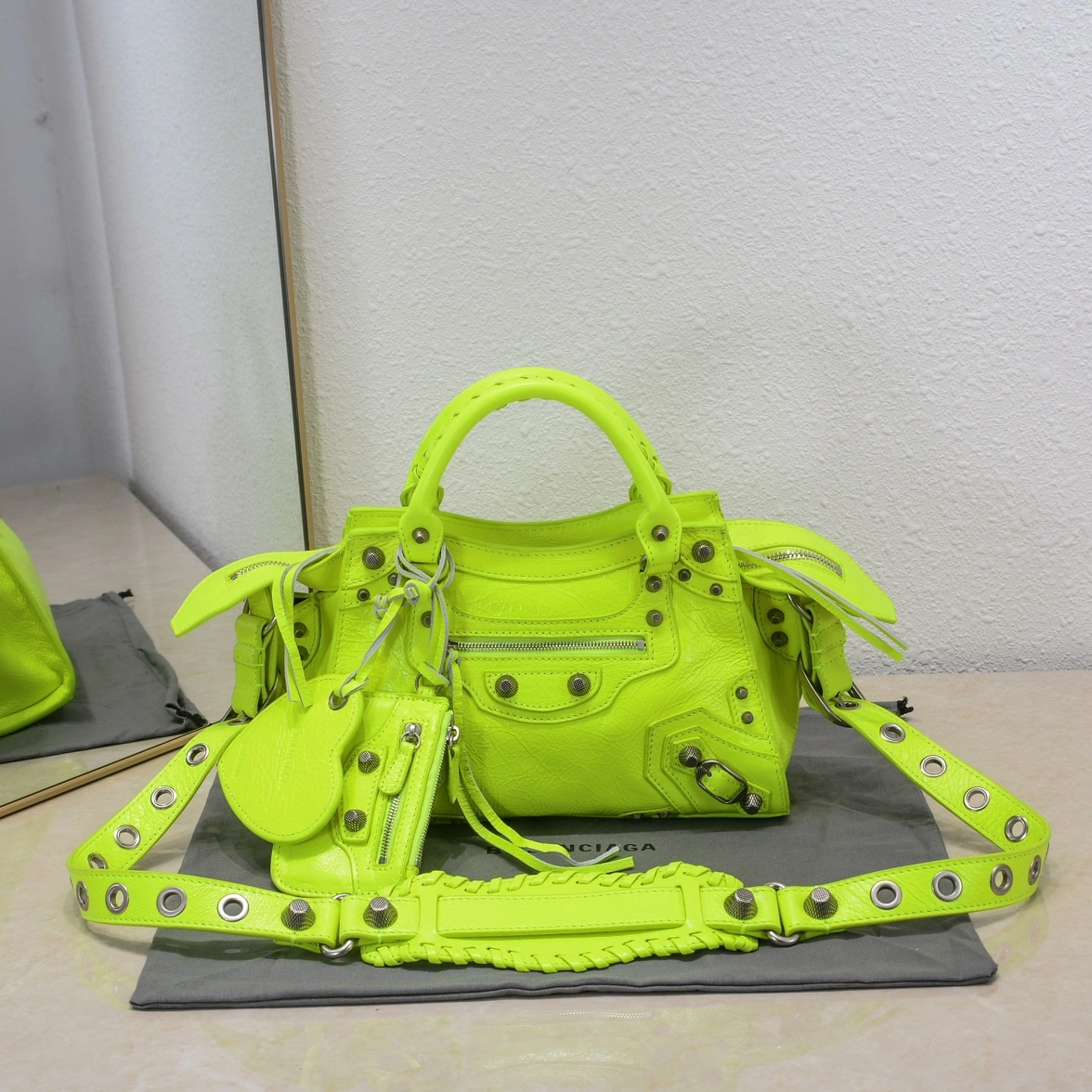 Accurate model Balenciaga Fluorescent Green Neo Cagole Heart Mirror Bag