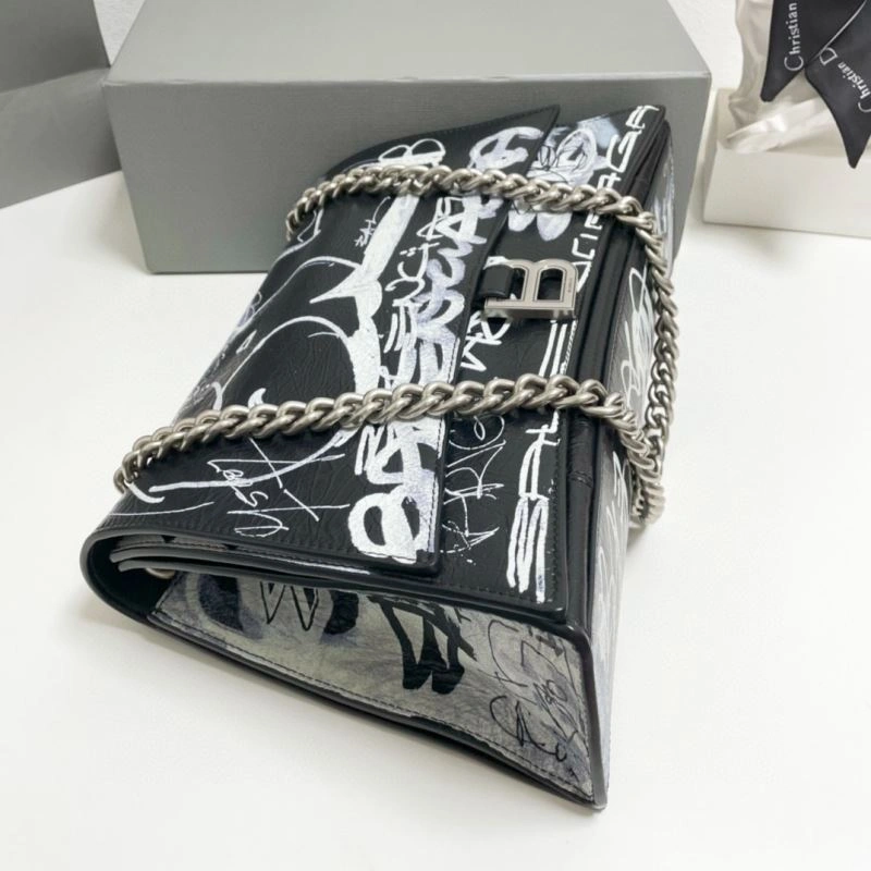 1:1 copy Balenciaga Graffiti Pleated Chain Bag - Medium Unisex Elegance