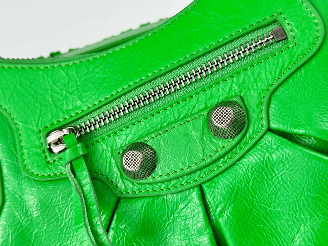 Low-cost Balenciaga Green Oil Wax Le Cagole Half-Moon Dumpling Bag