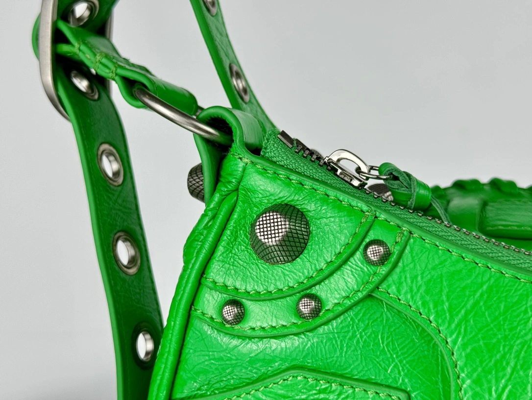 Low-cost Balenciaga Green Oil Wax Le Cagole Half-Moon Dumpling Bag