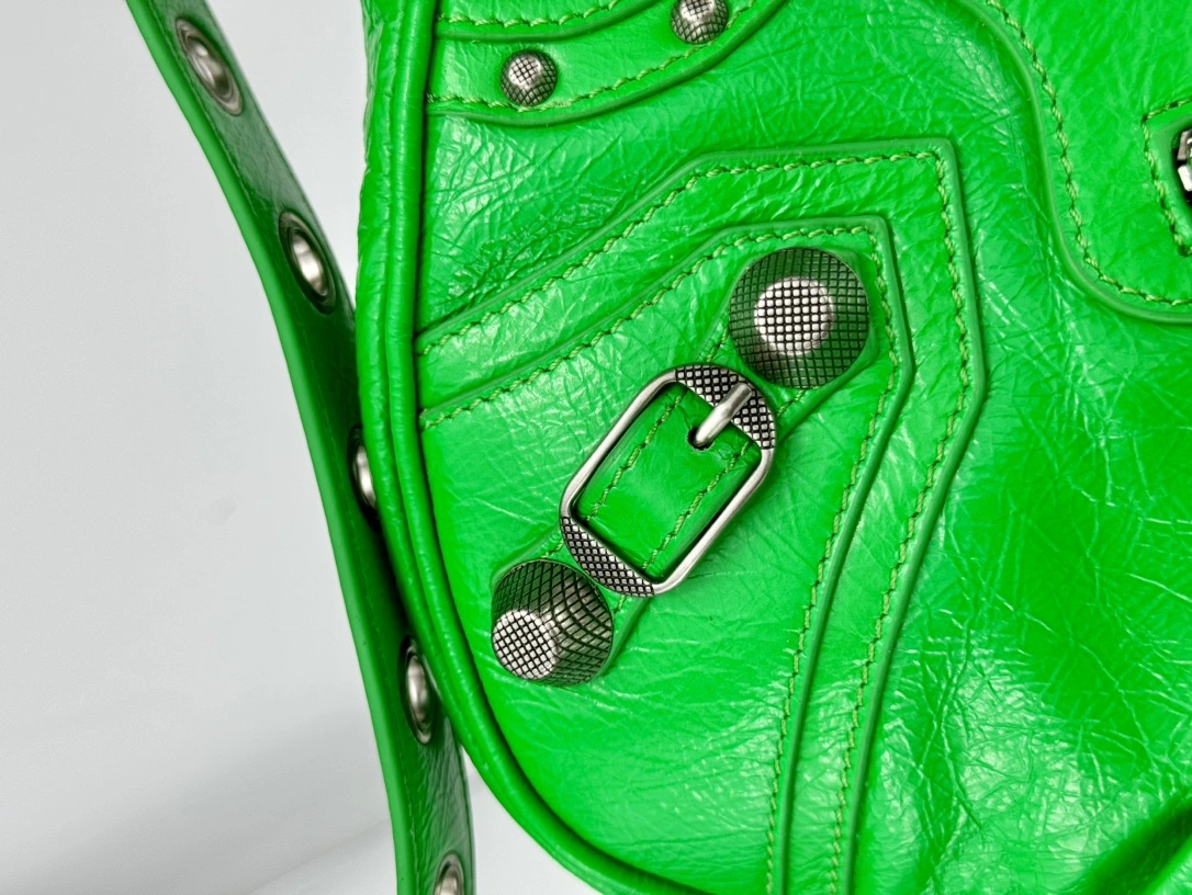 Low-cost Balenciaga Green Oil Wax Le Cagole Half-Moon Dumpling Bag