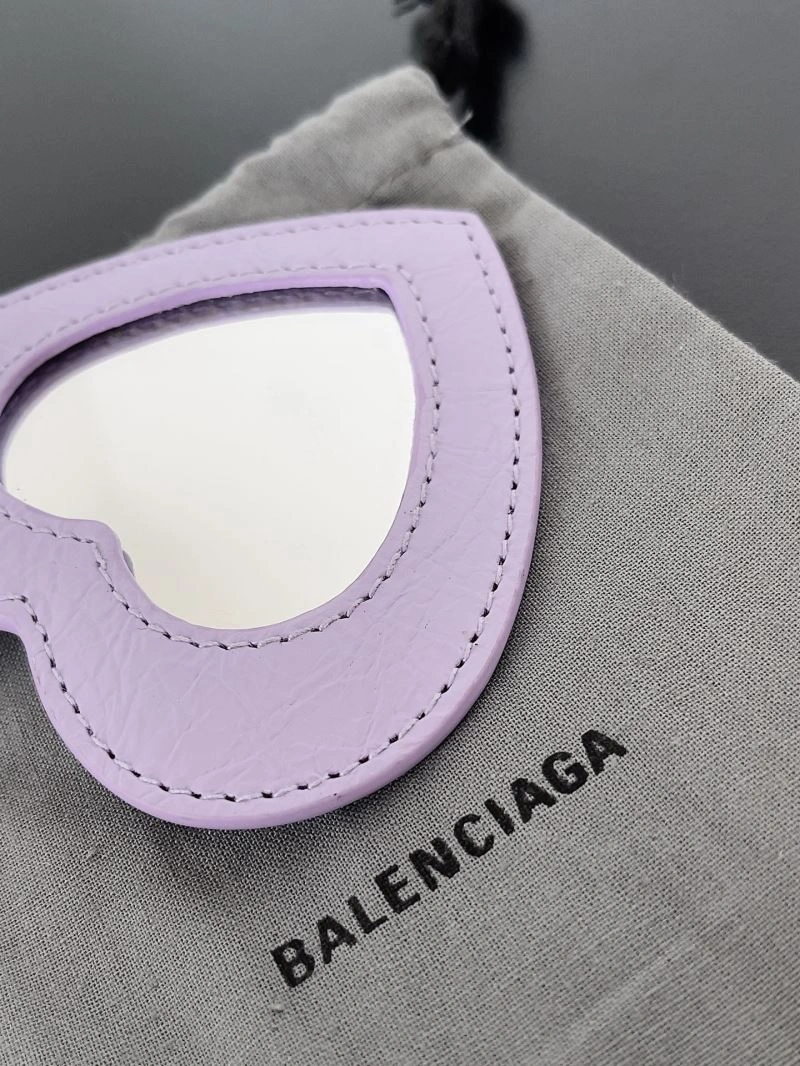 High accuracy Balenciaga Heart Mirror Keychain with Sheep Leather Charm