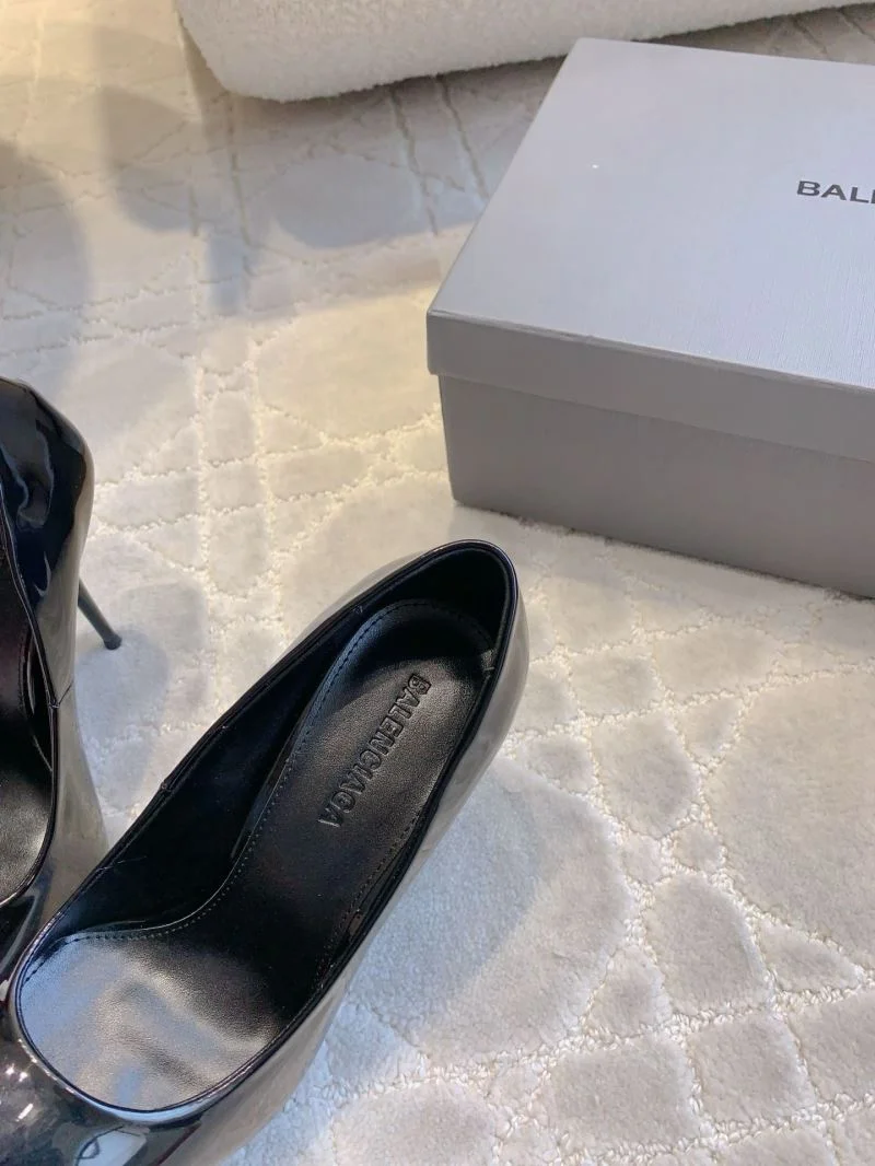 Accurate model Balenciaga Heeled Shoes