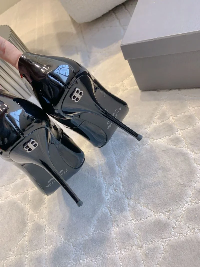 Accurate model Balenciaga Heeled Shoes