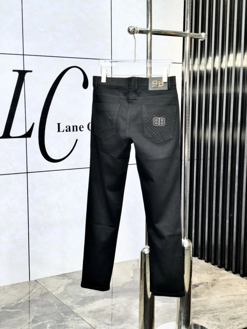 Low-cost Balenciaga Jeans