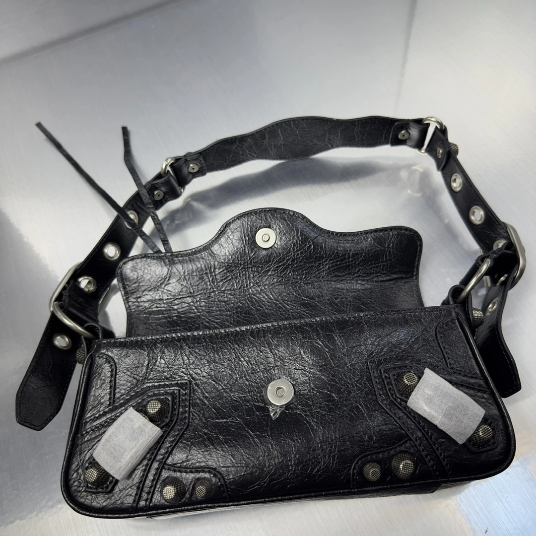 Top mirror Balenciaga Le Cagole Small Sling Bag - Practical Italian Lambskin