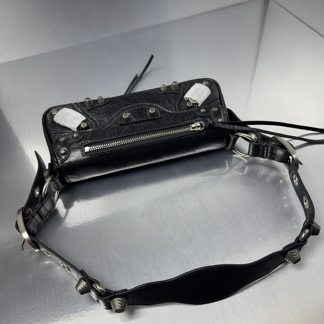 Top mirror Balenciaga Le Cagole Small Sling Bag - Practical Italian Lambskin