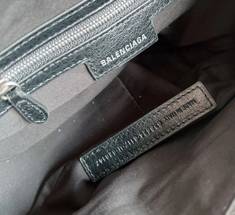 Accurate model Balenciaga Le Cagoles Heart Mirror Bucket Bag in Cracked Lambskin