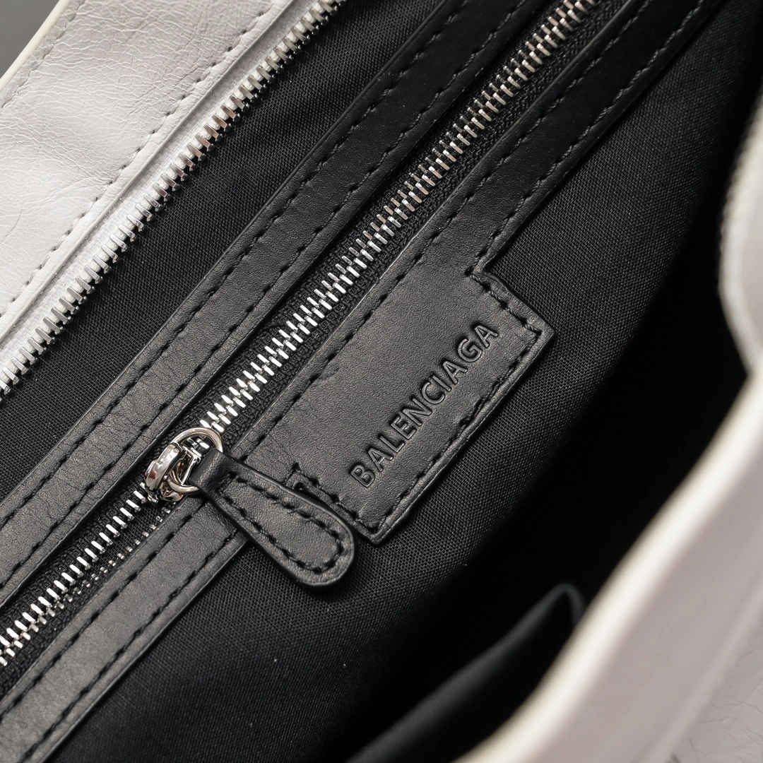 Accurate model Balenciaga Lie City 2024 Motorcycle Bag - Vintage Revived