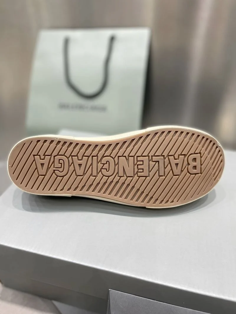 Exact replica Balenciaga Low Shoes