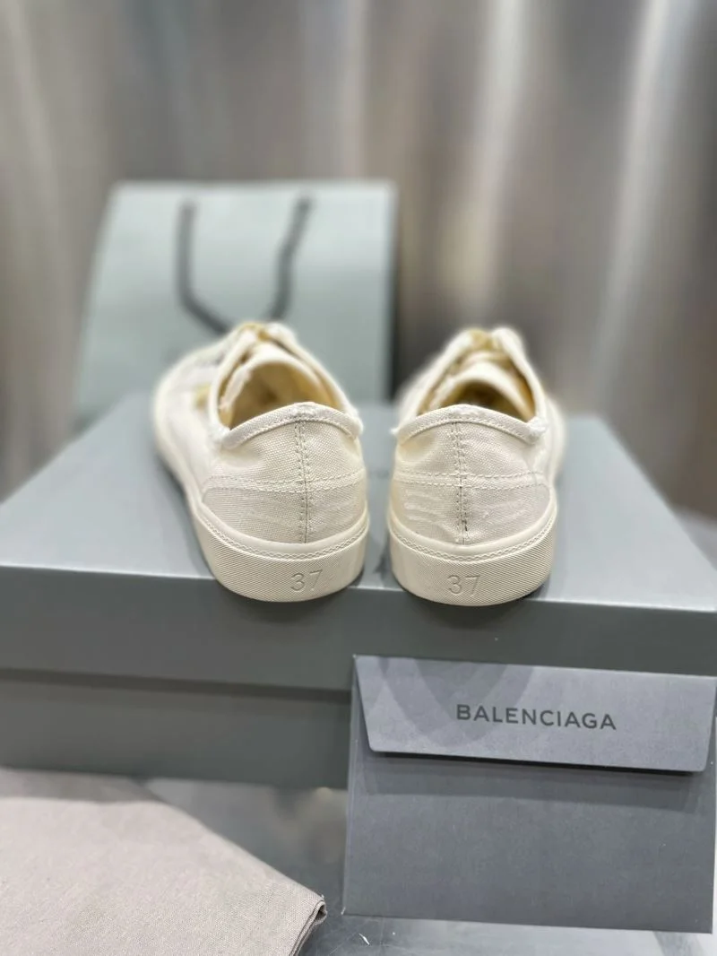 Accurate model Balenciaga Low Shoes