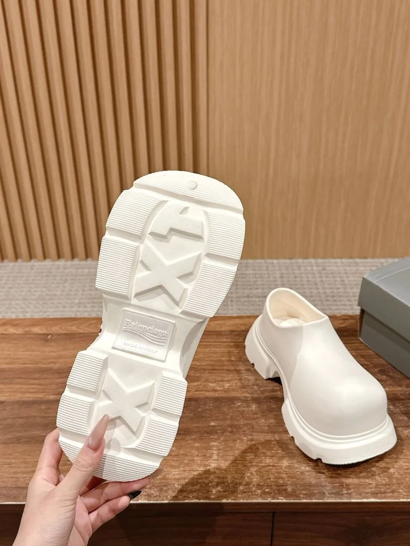 Exact replica Balenciaga Low Shoes