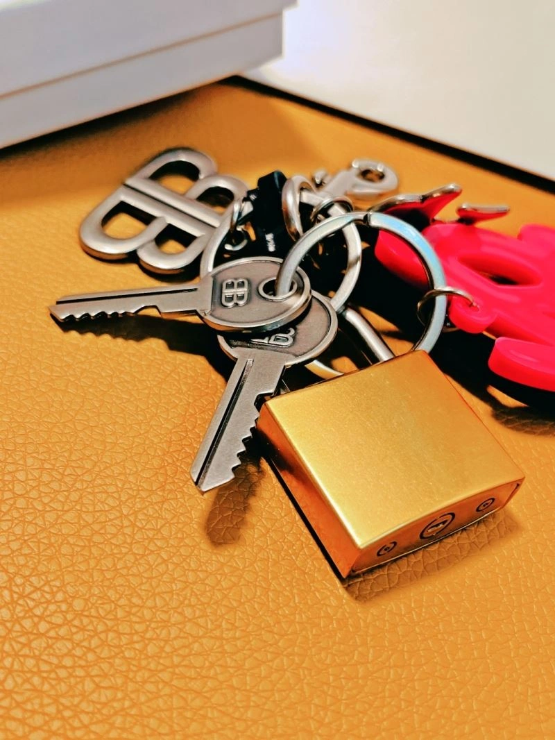 Exact replica Balenciaga Luxe Gold Keychain a Elegant Accessory for Style