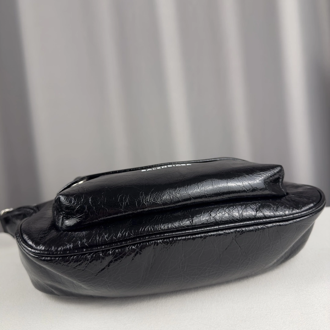 Perfect replica Balenciaga Minimalist Cowhide Underarm Bag - Runway Edition