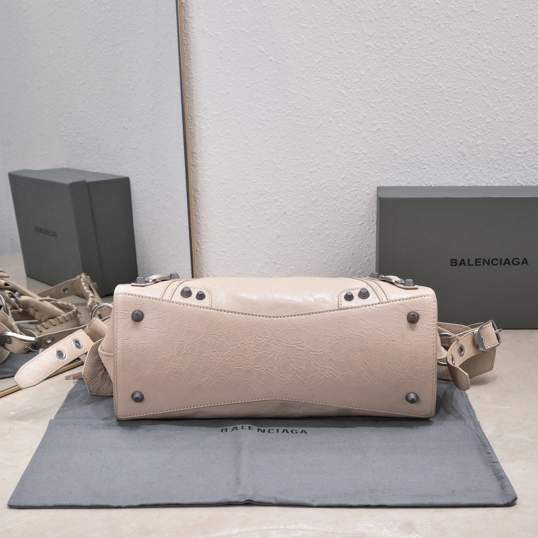 Discounted Balenciaga NEO CAGOLE Vintage Cracked Lambskin Trapezoid Bag