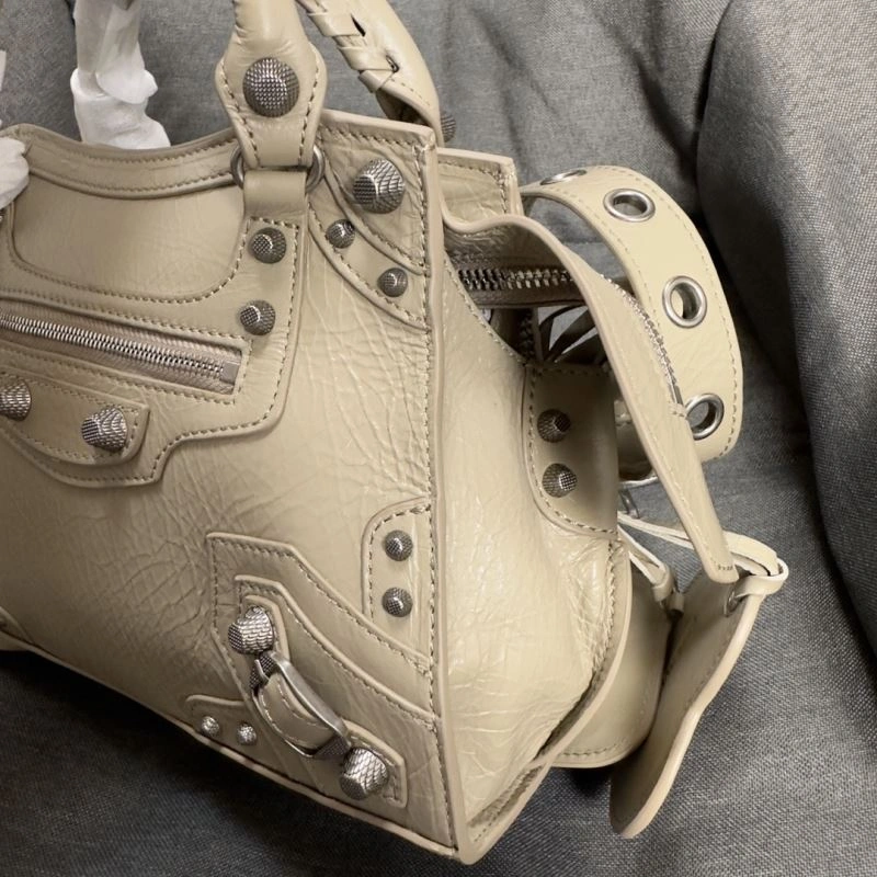 Cut-rate Balenciaga Neo Cagole Heart Mirror Milk Tea Bag - Stylish Must-Have