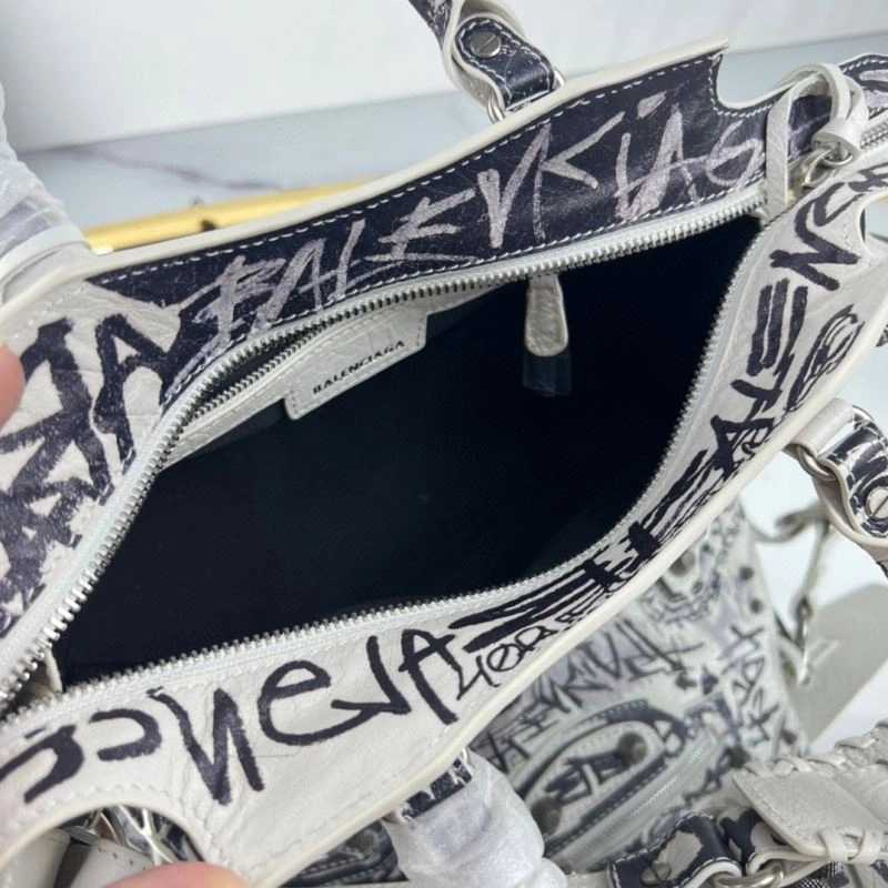 Top match Balenciaga Neo Cagole Heart Mirror Motorcycle Bag