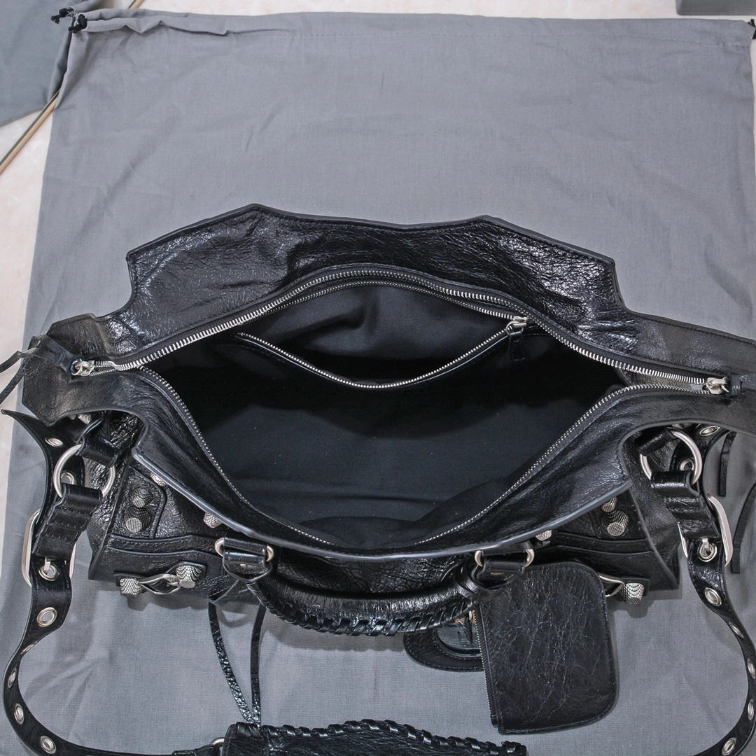 Inexpensive Balenciaga Neo Cagole Large Motorcycle Bag with Heart Mirror