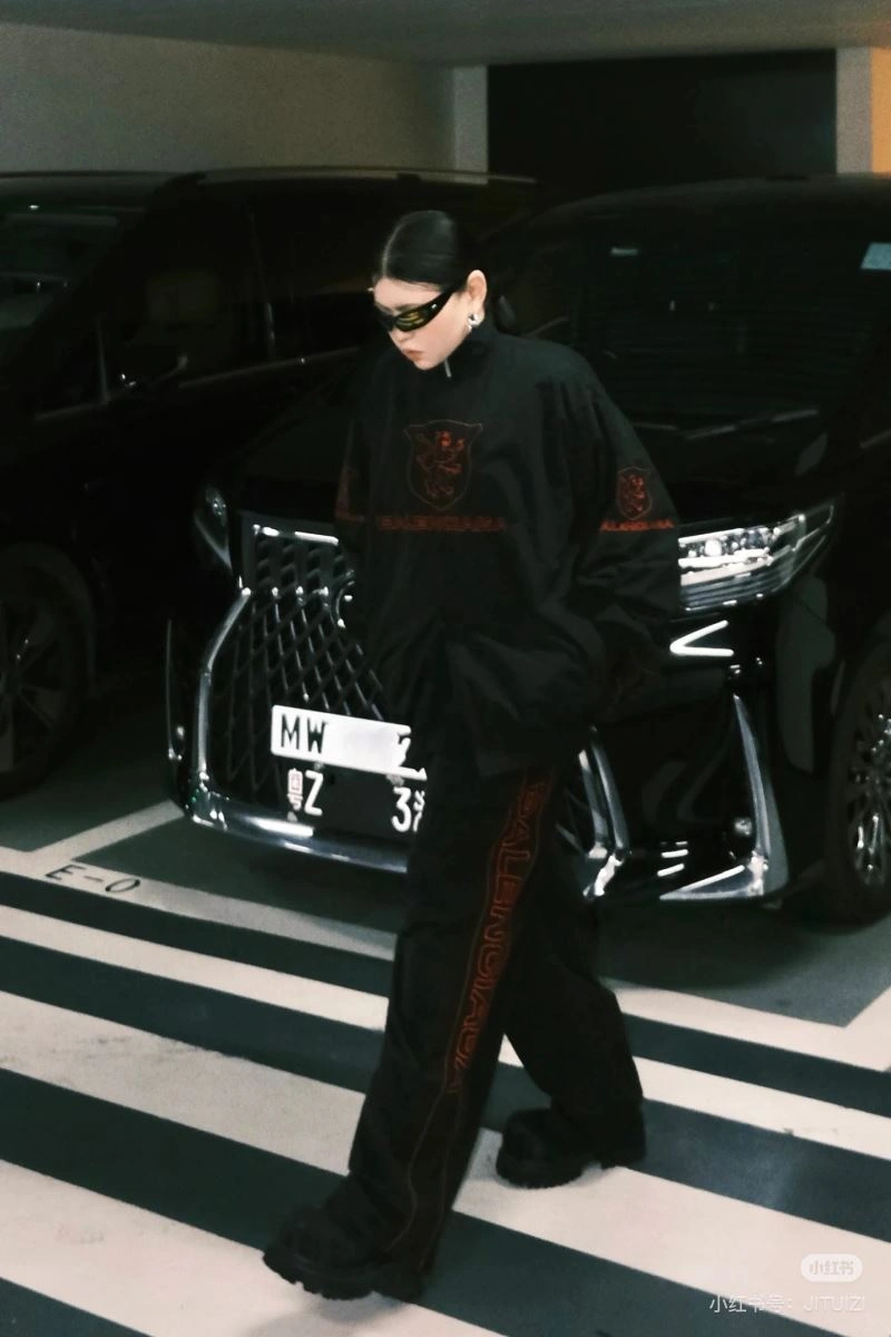 Low-cost Balenciaga Outwear