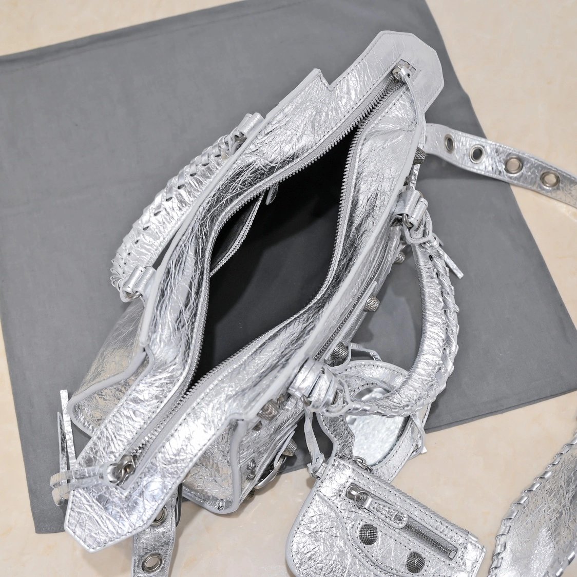 Discounted Balenciaga Paris Neo Cagole Heart Mirror Motorcycle Bag
