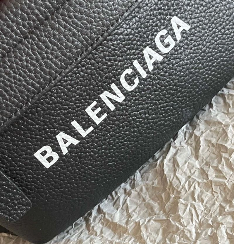 Official Balenciaga Retro Black Calfskin Waist Bag - Stylish Convenience