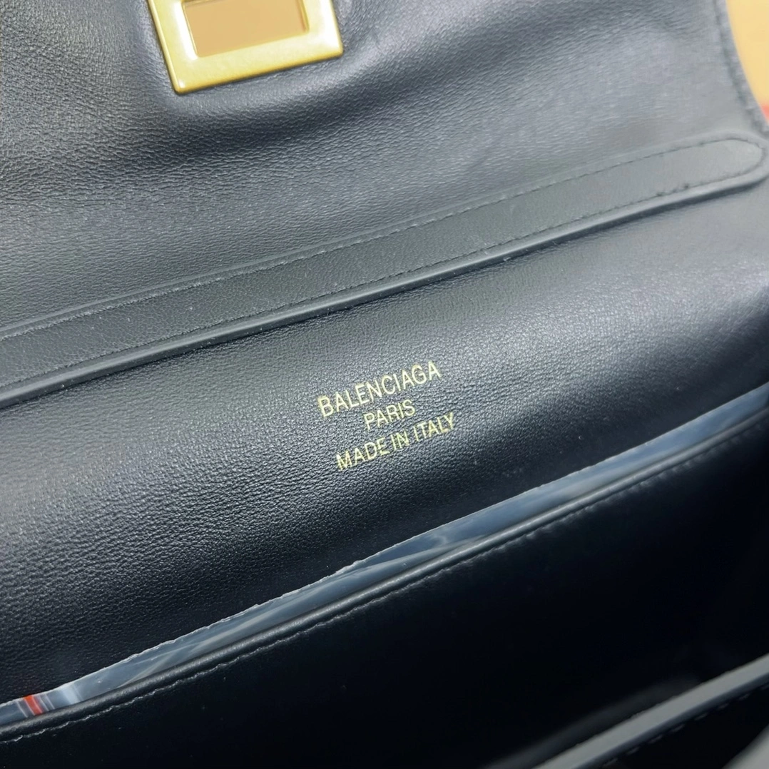 Indistinguishable Balenciaga Rodeo Drive Oversized Luxe Soft Bag