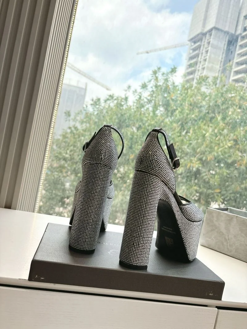 Top match Balenciaga Sandals