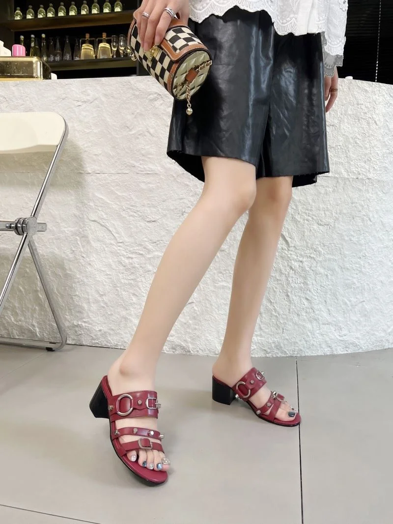 Low-cost Balenciaga Slippers