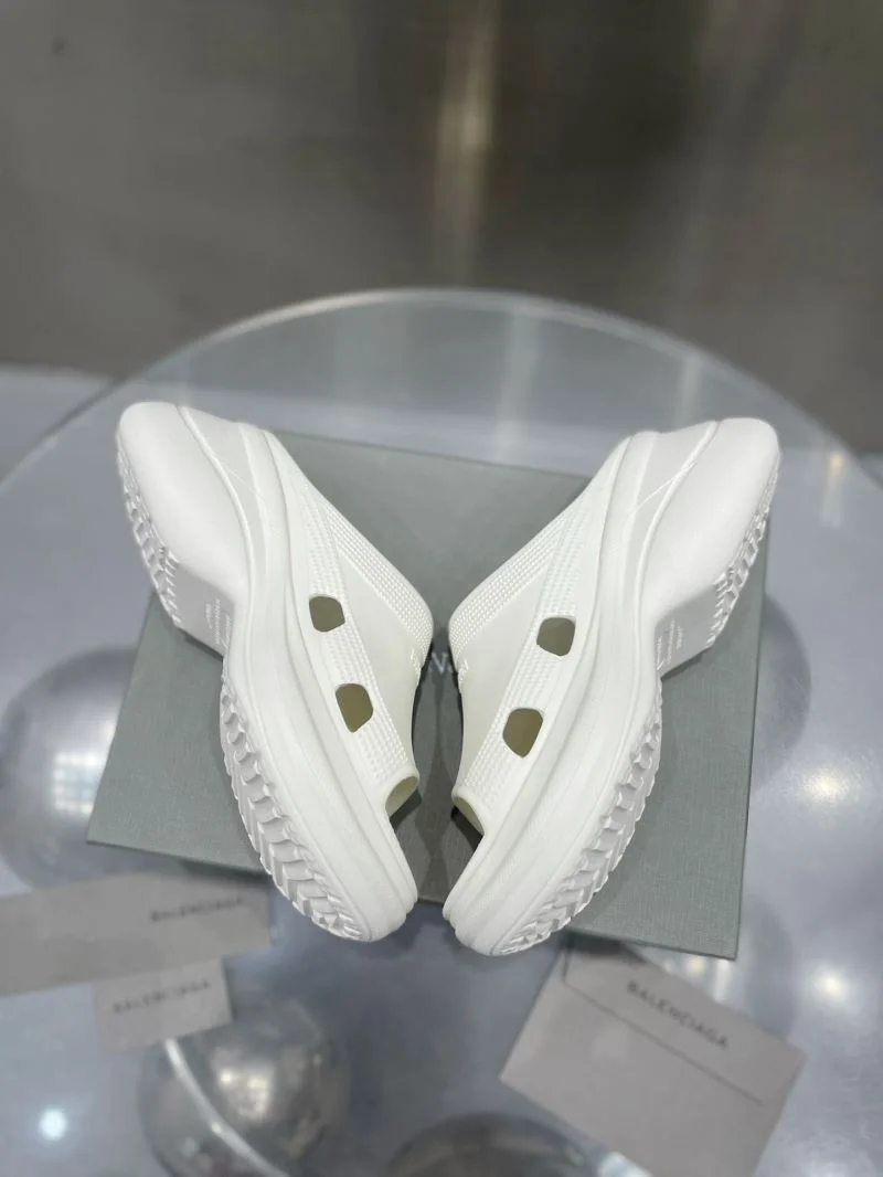 Bargain Balenciaga Slippers